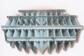 Deck type liquid distributor